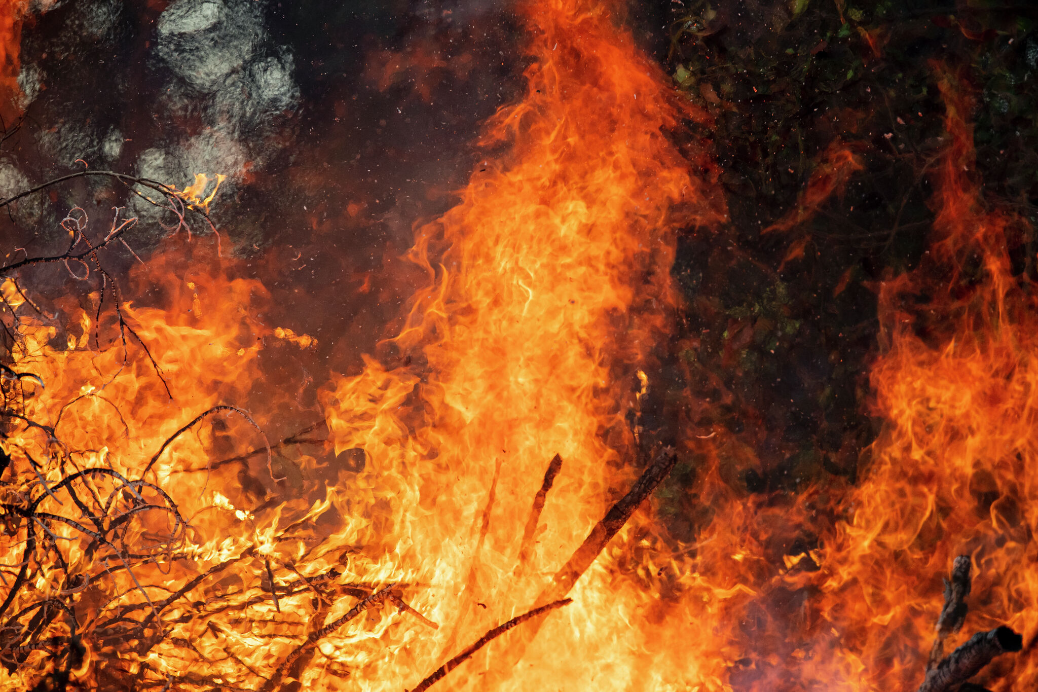 Texas wildfires continue to erupt; firefighters keep moving