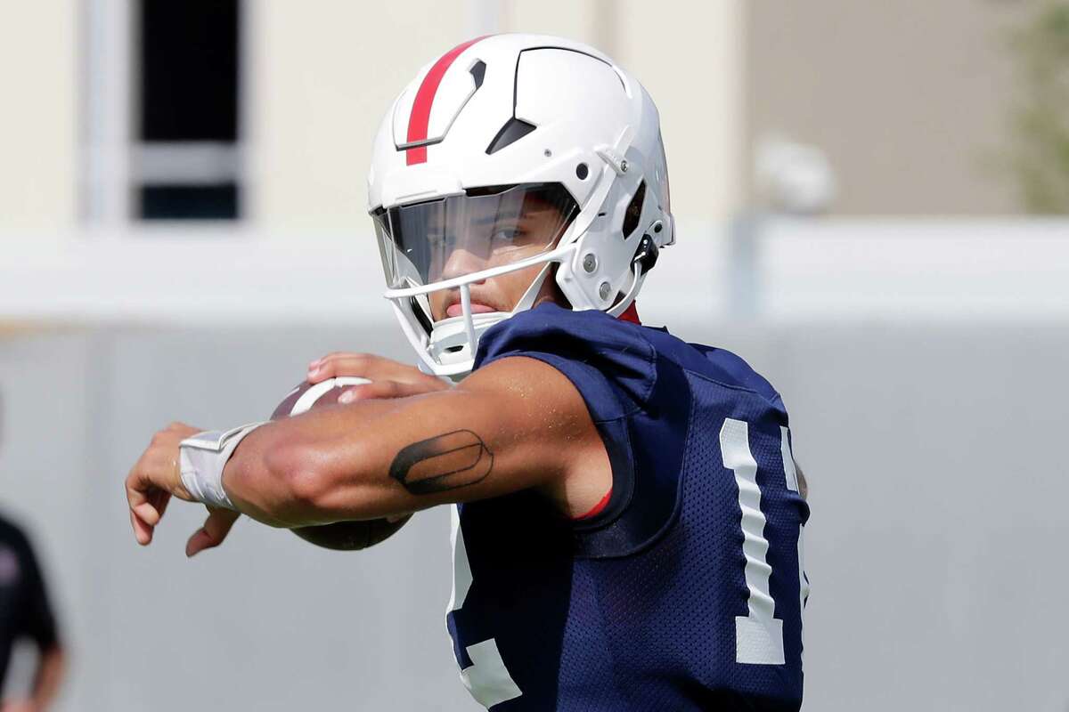 Houston Cougars: Two quarterbacks have 50/50 chance of starting