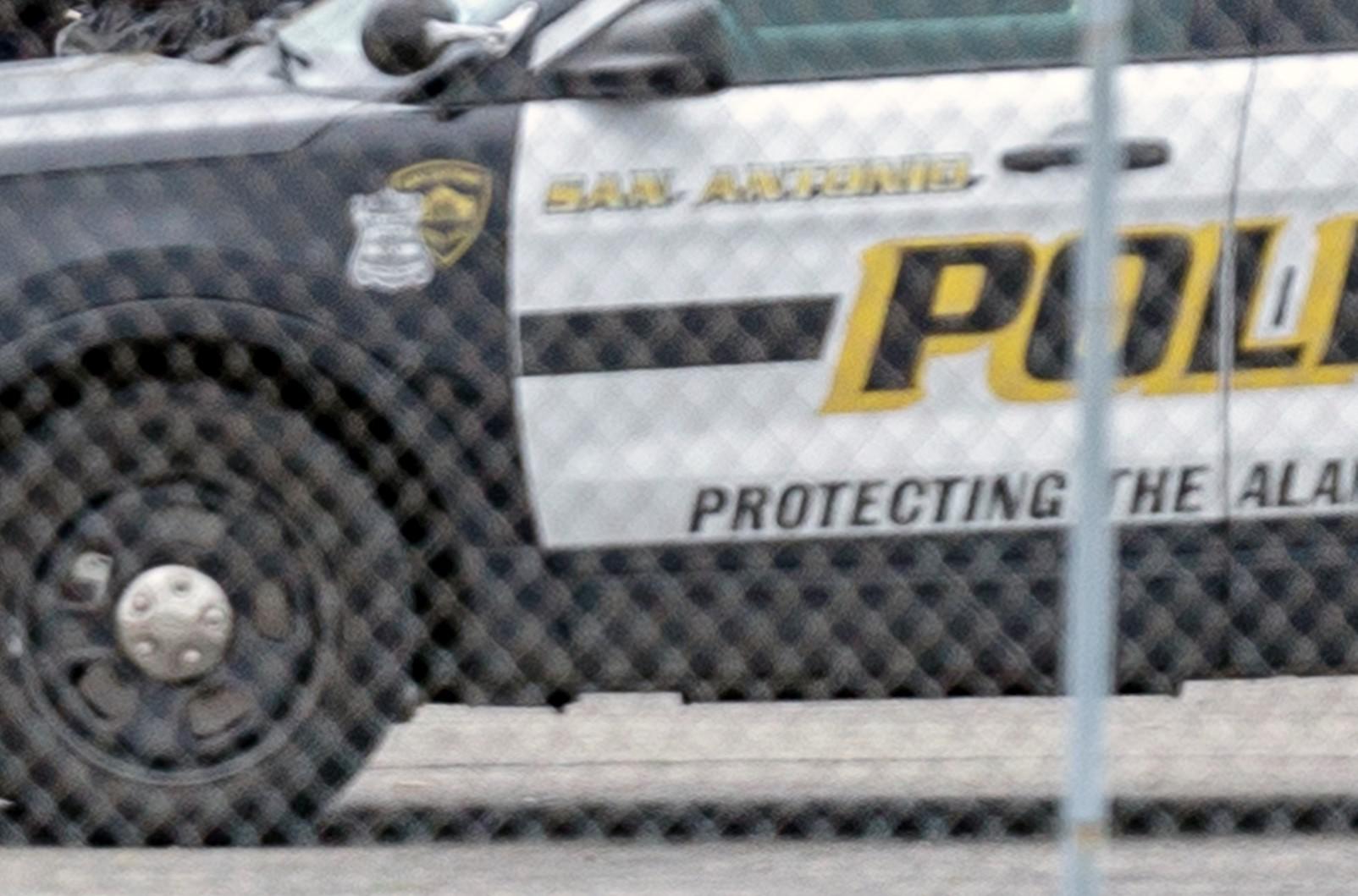 SAPD chief: Police waiting out man who apparently held a hostage