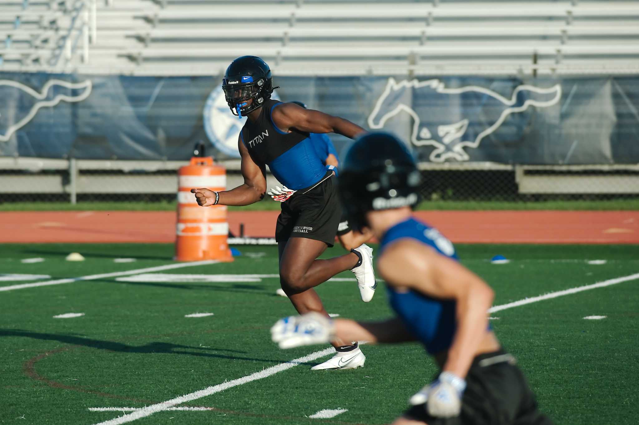 Friendswood continues road swing with District 10-5A opener vs. Kempner