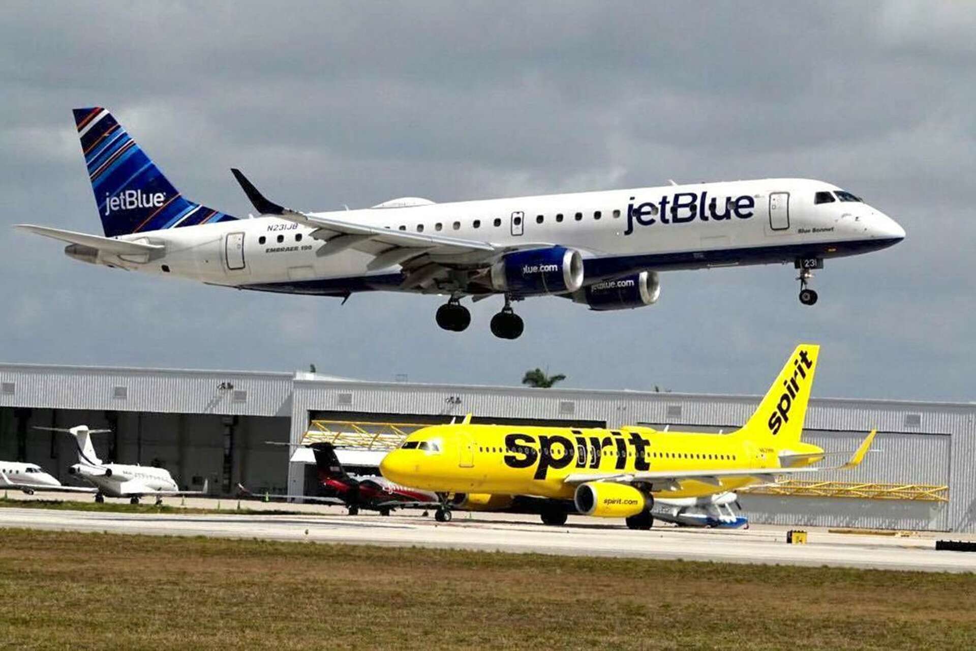 JetBlue cuts unprofitable flights from Westchester, JFK but keeps CT JetBlue cuts unprofitable flights from Westchester, JFK but keeps CT