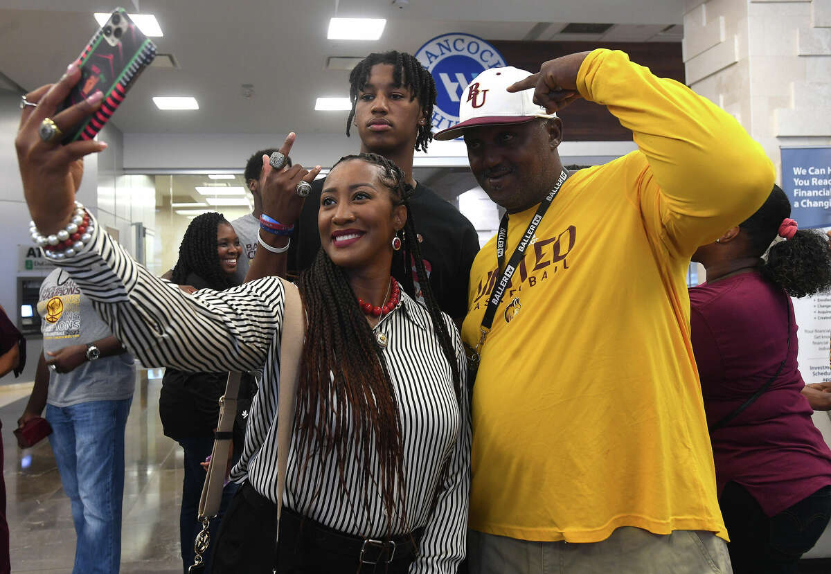 Beaumont United star Wesley Yates commits to University of Washington