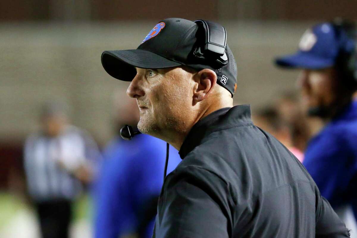 Grand Oaks head football coach Mike Jackson announces retirement