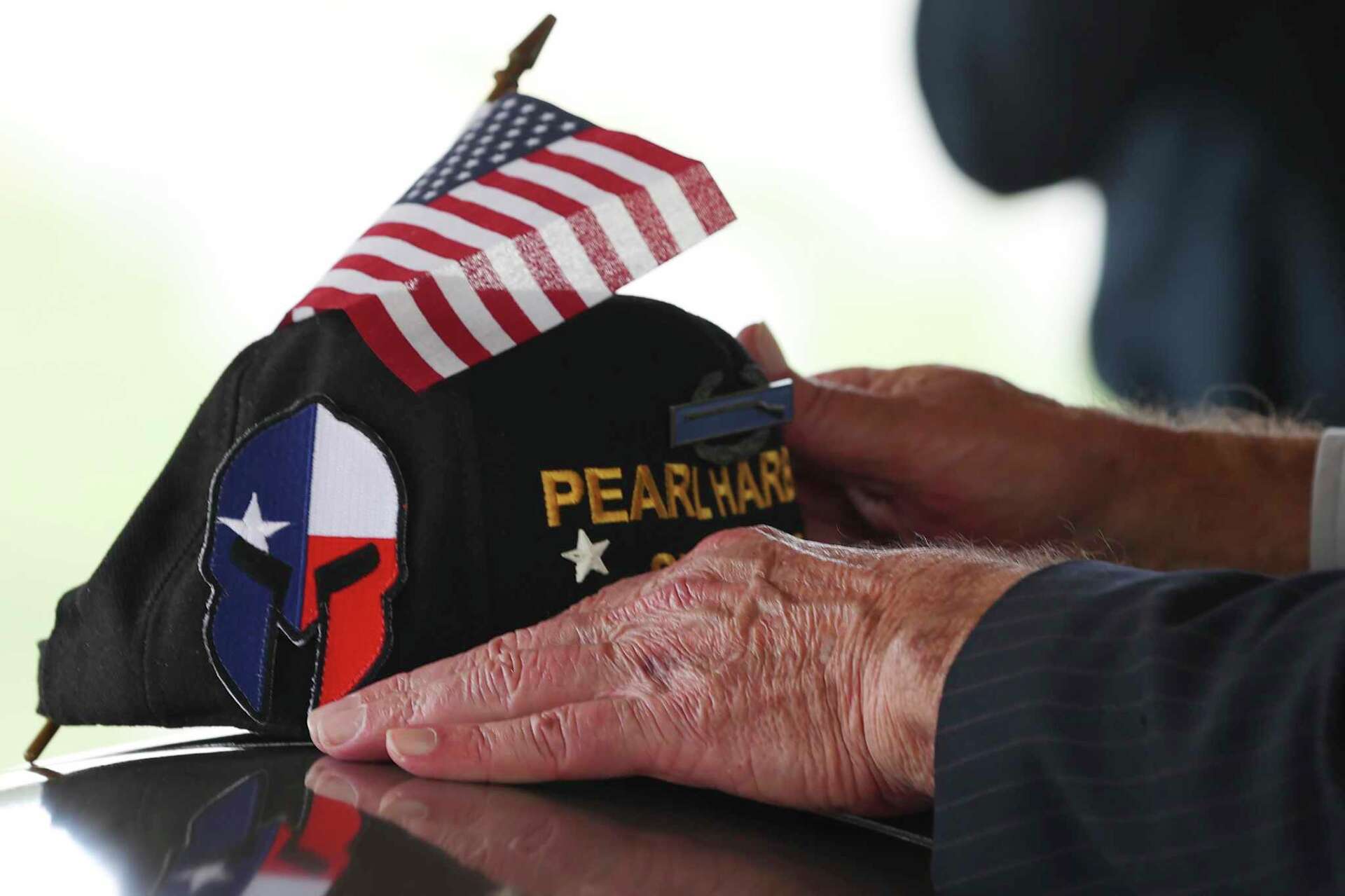 Pearl Harbor veteran, Kenneth Platt, saluted at Fort Sam ceremony