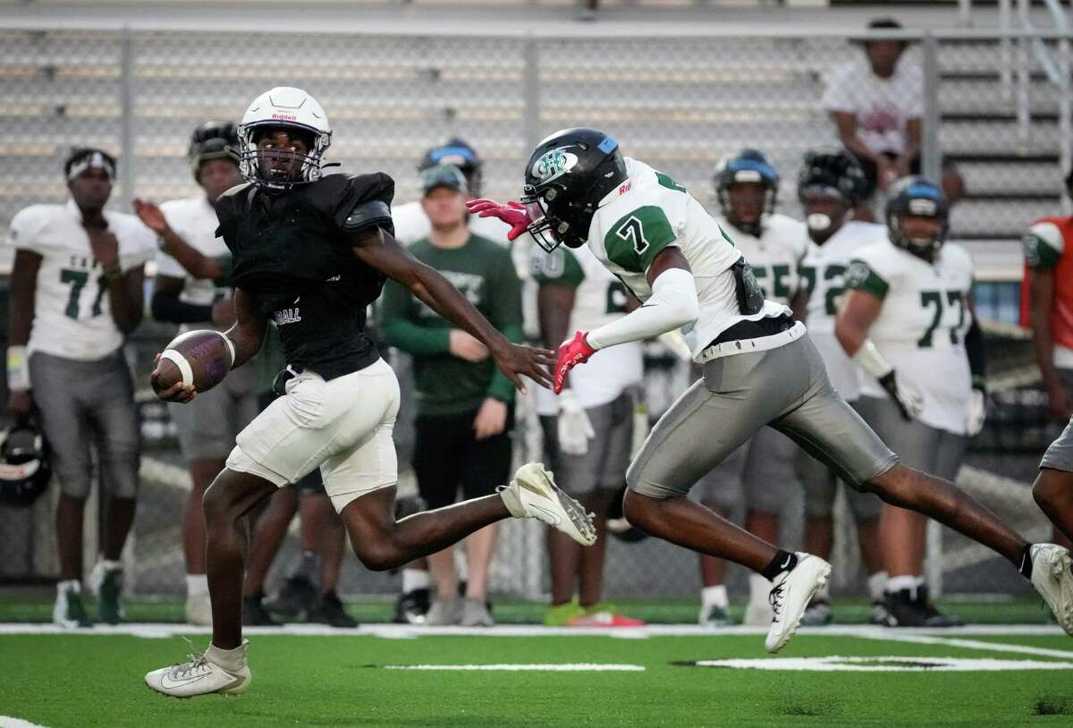Humble holds first scrimmage at renovated Charles Street Stadium