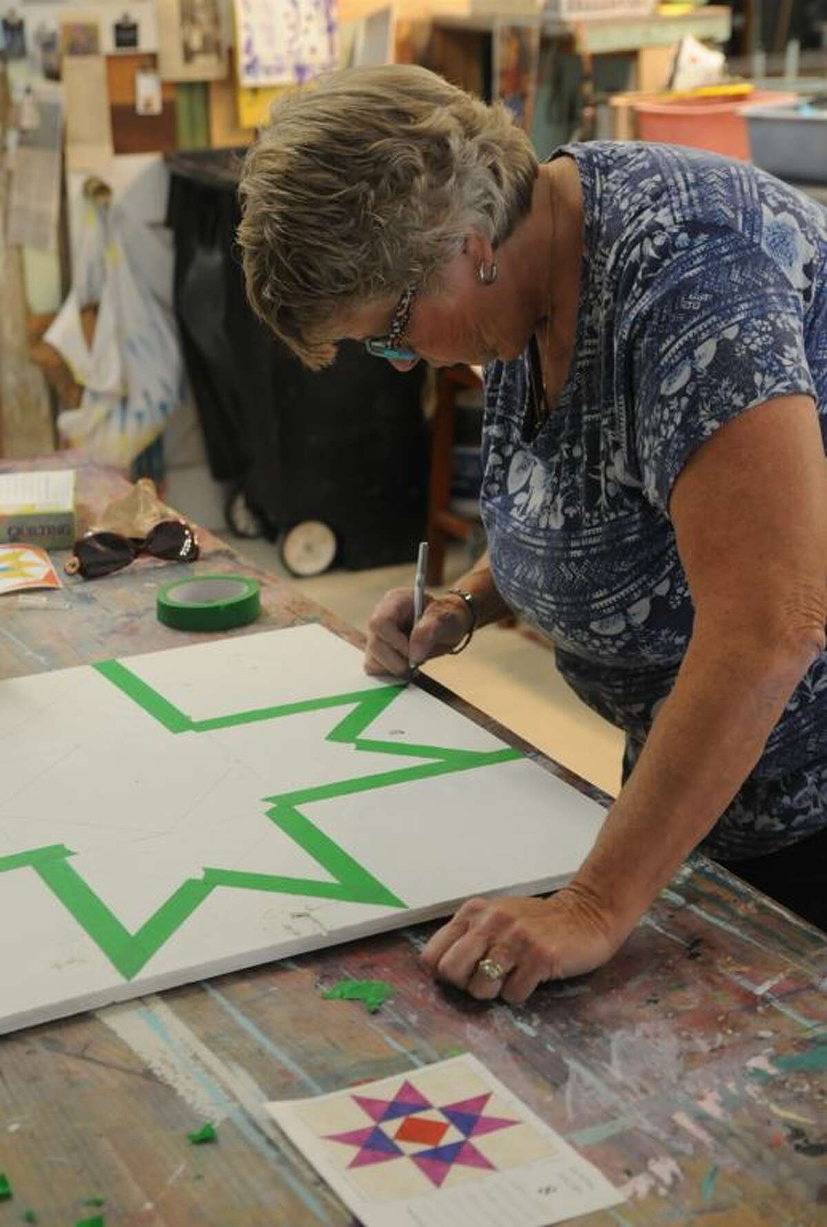 Class introduces slice of Americana, barn quilting, to new generations ...
