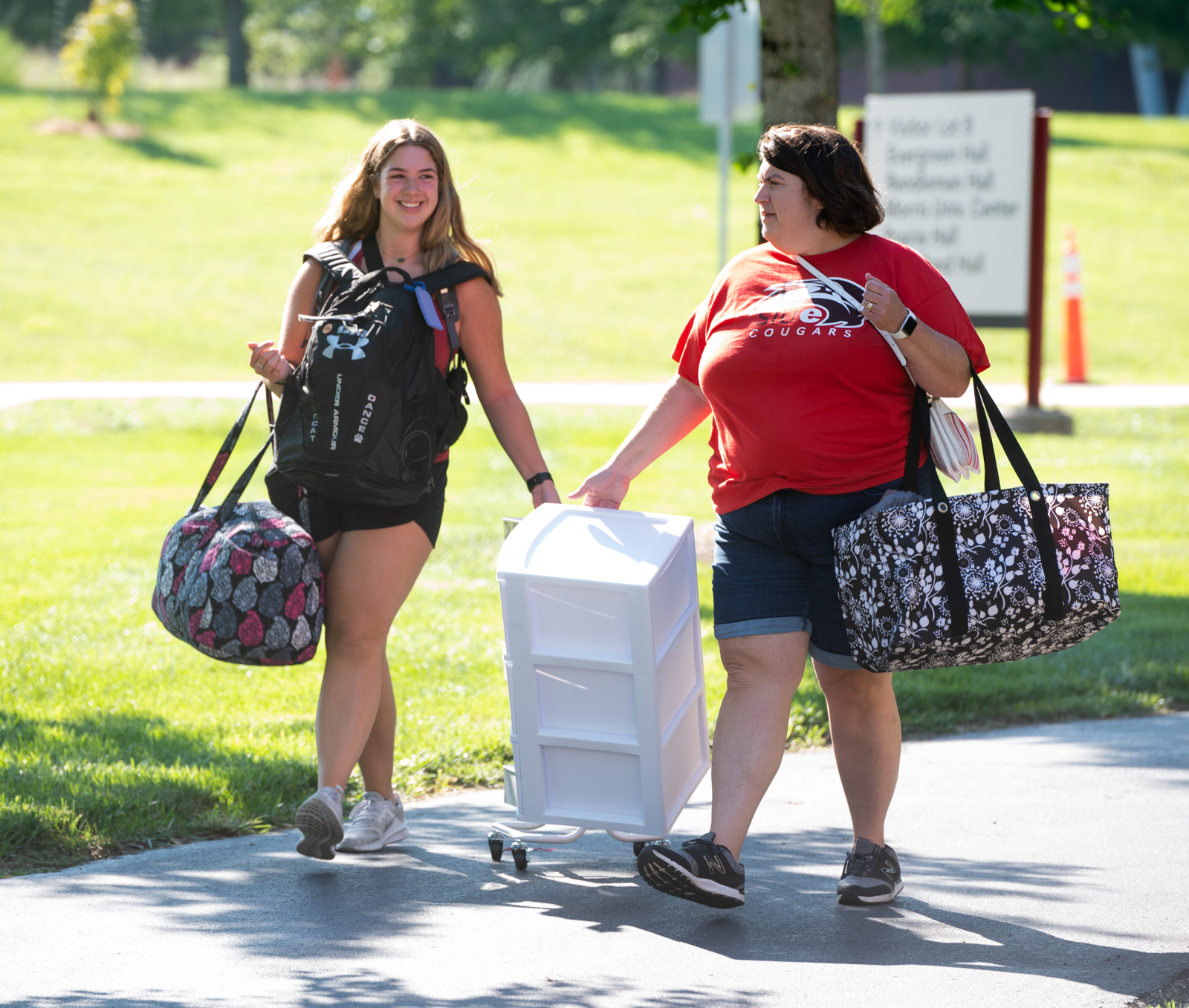 SIUE students move in