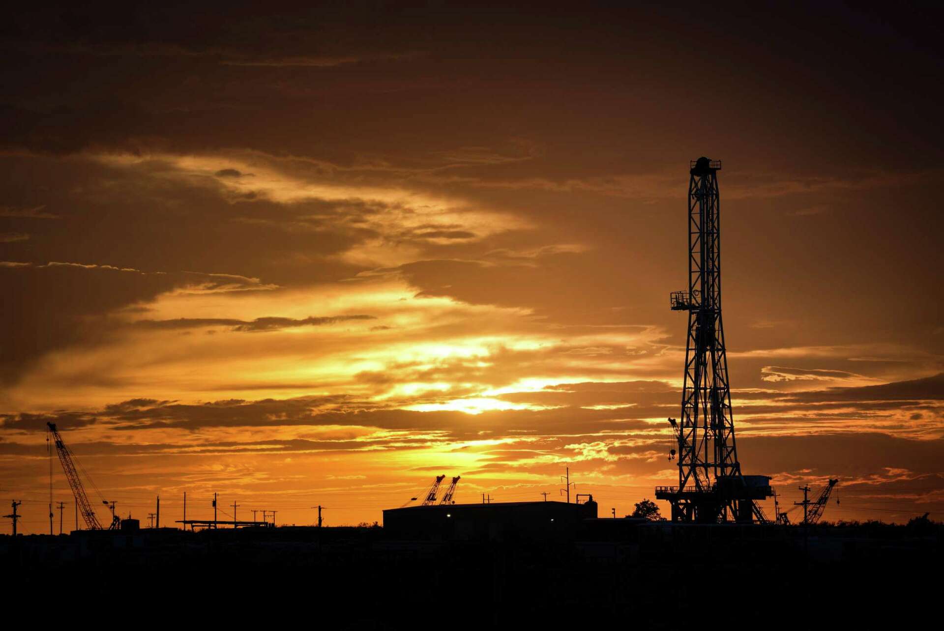 Midland, oil capital of Texas, challenges water drilling permits