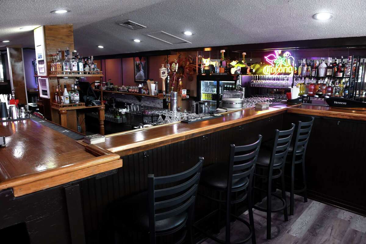 West Haven restaurateurs open Pub 34 in site of old Gin Dee’s