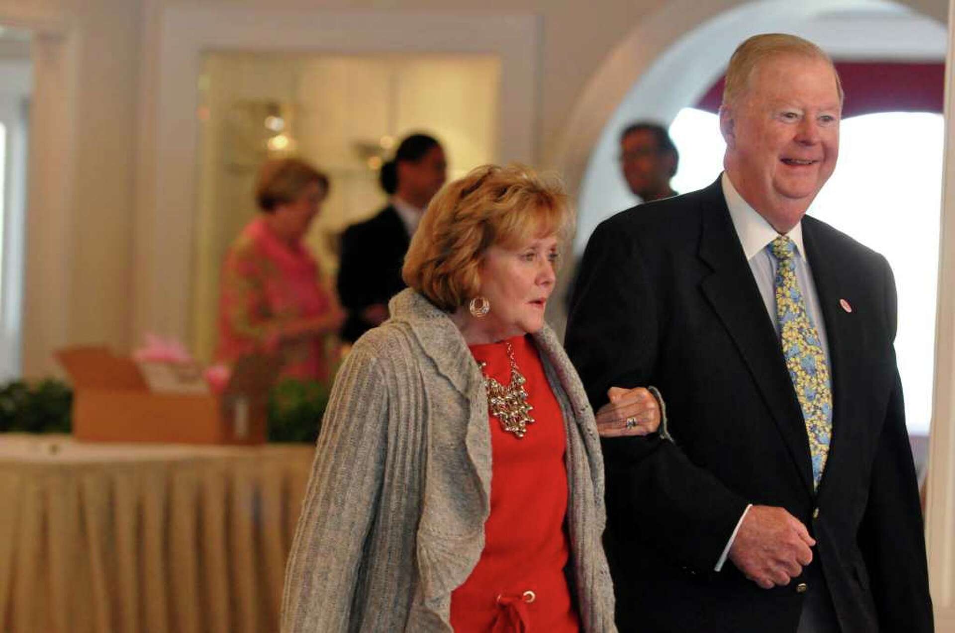 Breast cancer survivors celebrate life at fashion show fundraiser