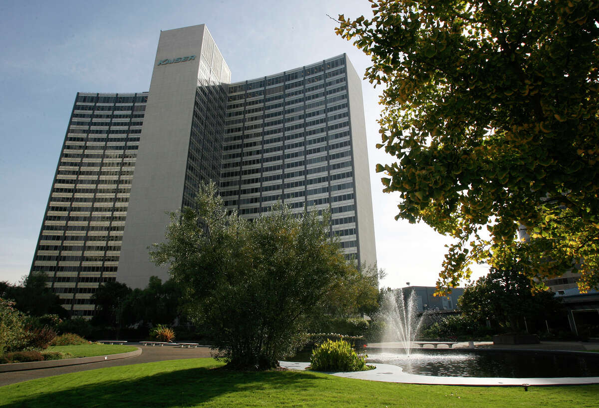 The hidden park atop the Kaiser Center parking garage
