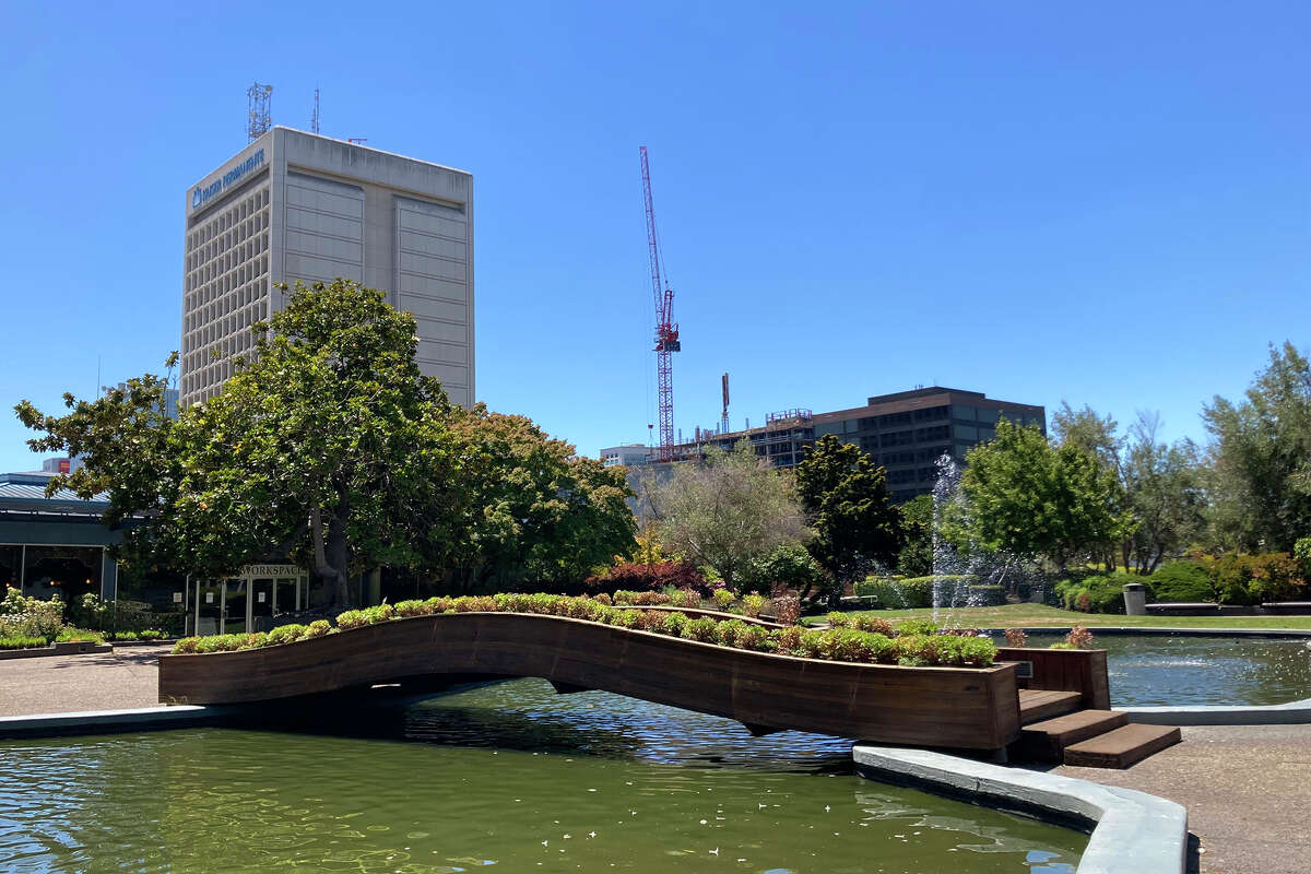 The hidden park atop the Kaiser Center parking garage