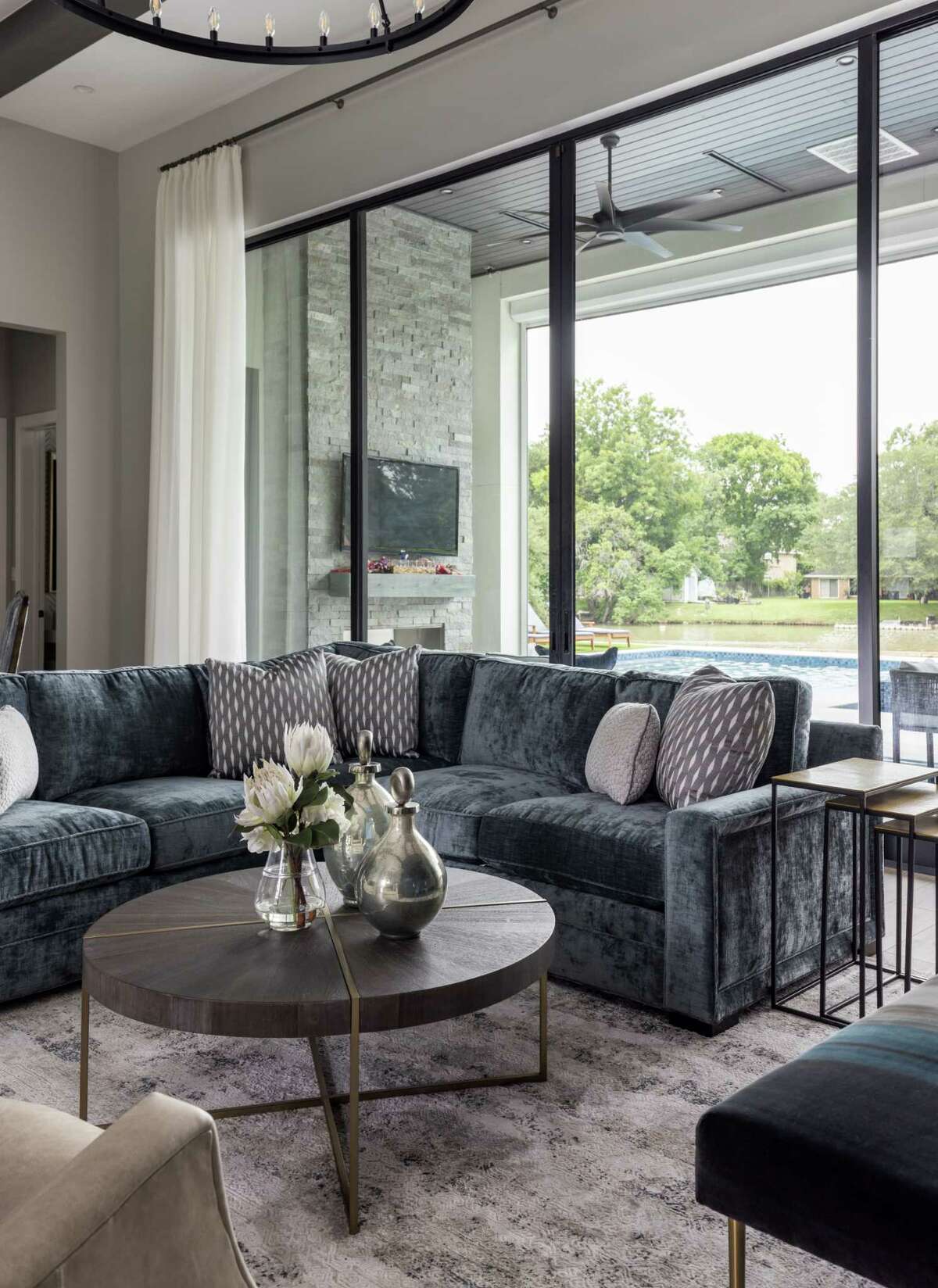 Sugar Land empty nesters build dream home with indoor basketball court ...