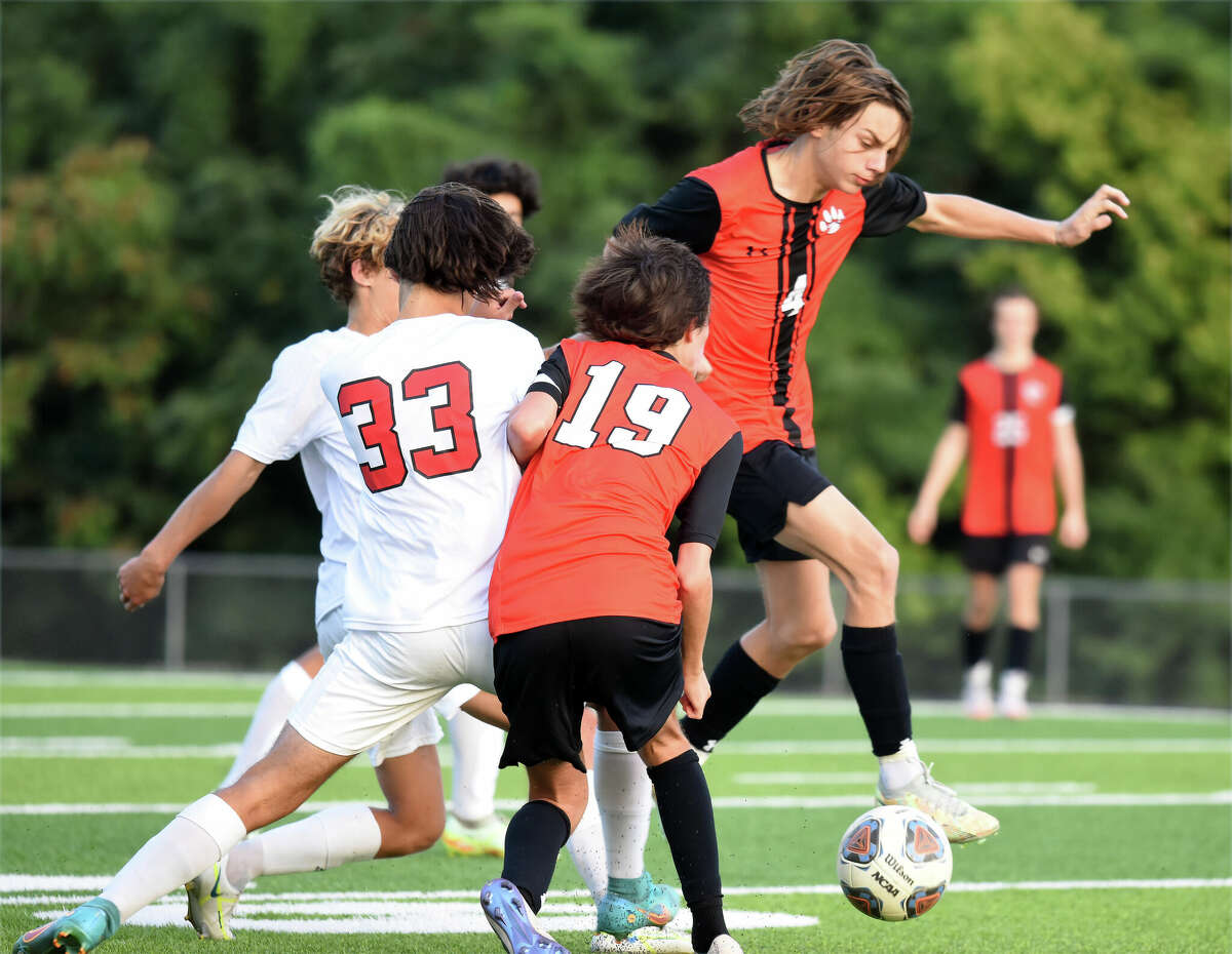 Axton Anom, George Gkikas score in Edwardsville's 2-0 win over Springfield