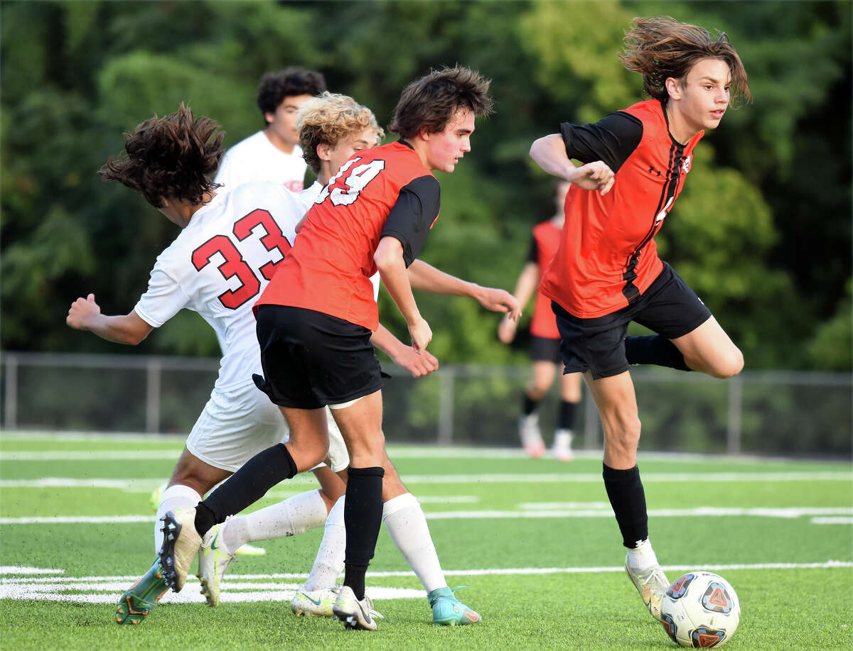 Axton Anom, George Gkikas score in Edwardsville's 2-0 win over Springfield