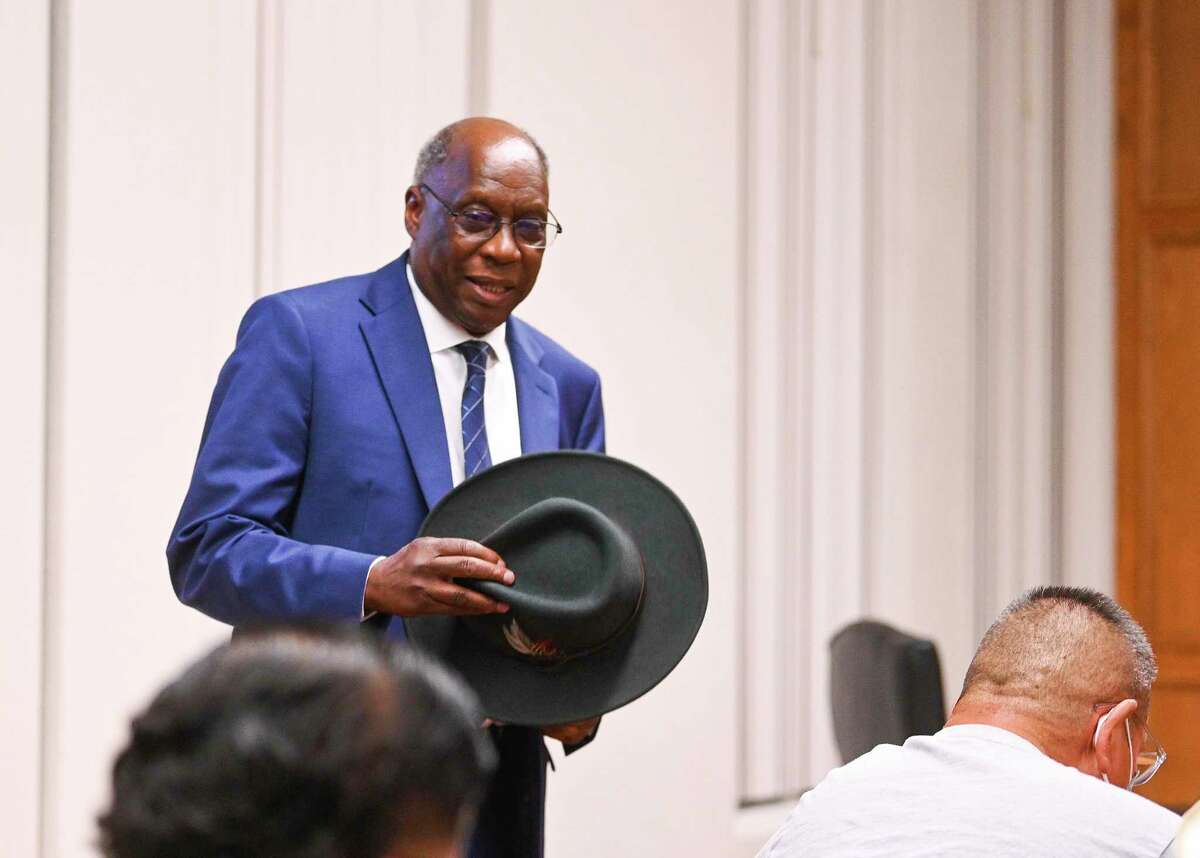 Uvalde school leader faces grievances in aftermath of massacre