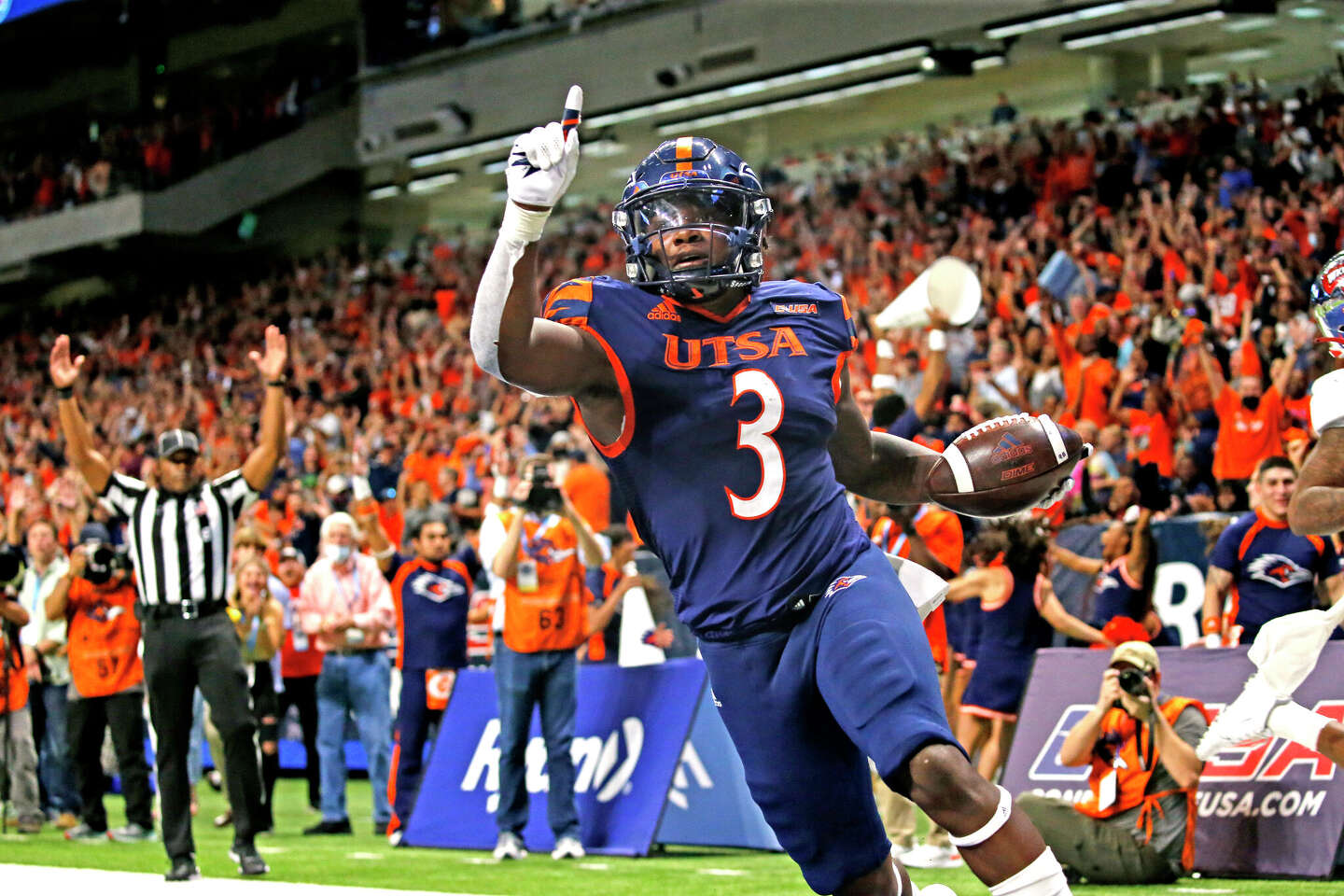Examining UTSA Roadrunners' football records, milestones