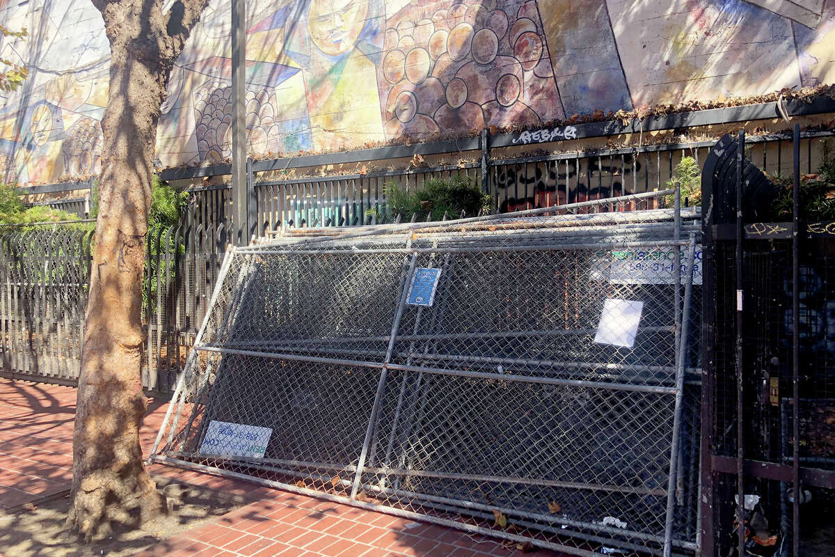 The fight over the 24th Street Mission BART fences, explained