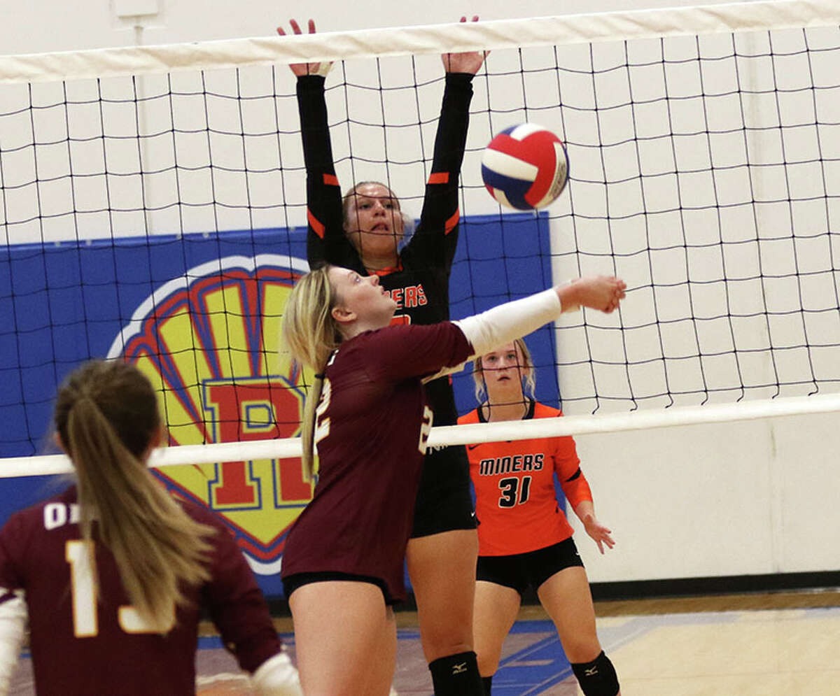 TUESDAY VOLLEYBALL ROUNDUP: Calhoun makes big splash in Roxana pool