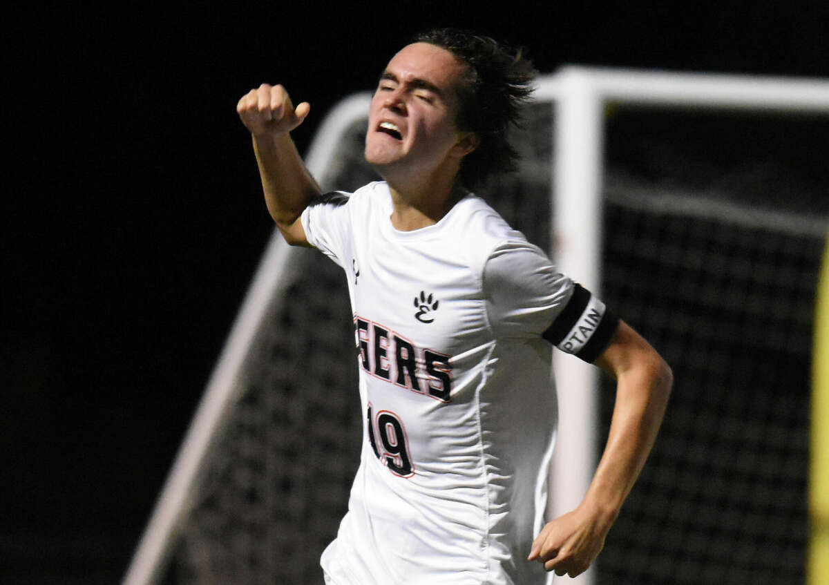 Owen Logan scores in first overtime to lift Edwardsville past Althoff ...
