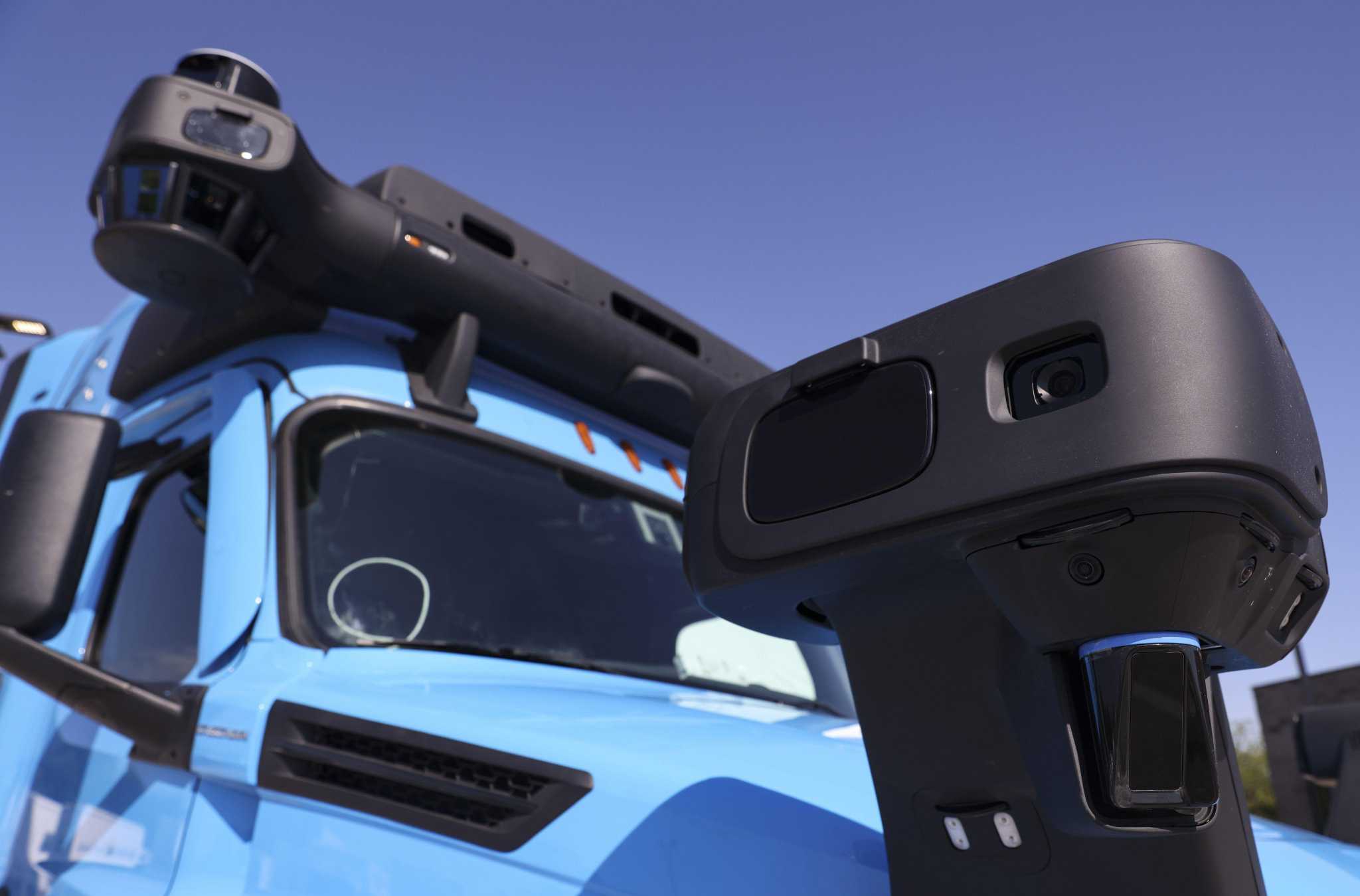 More computer-controlled trucks coming to Interstate 45
