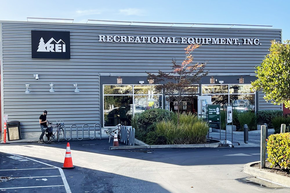 Rei Storefront