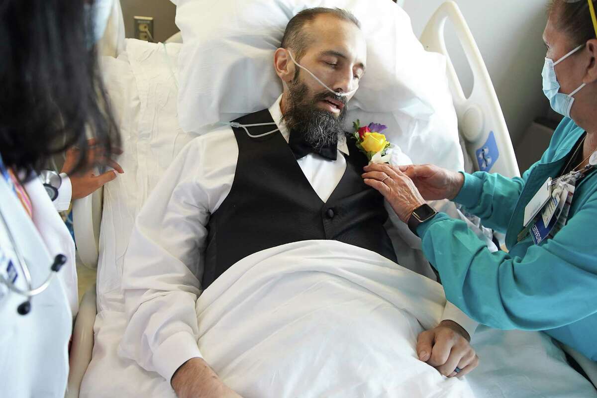 Texas man says 'I do' after finding out he has days to live