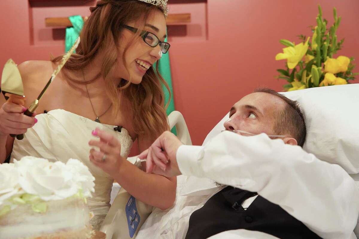 Texas man says 'I do' after finding out he has days to live