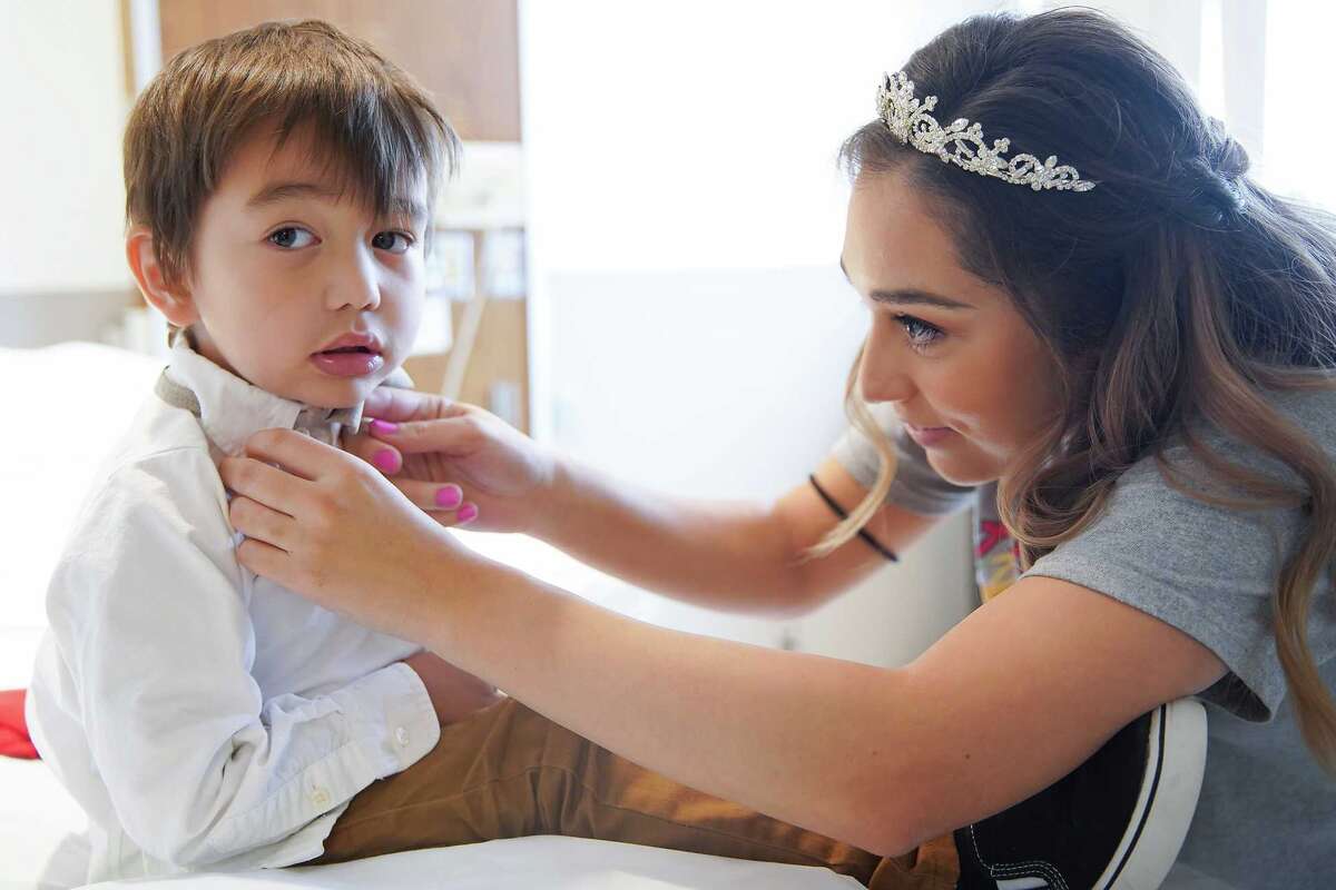 Texas man says 'I do' after finding out he has days to live