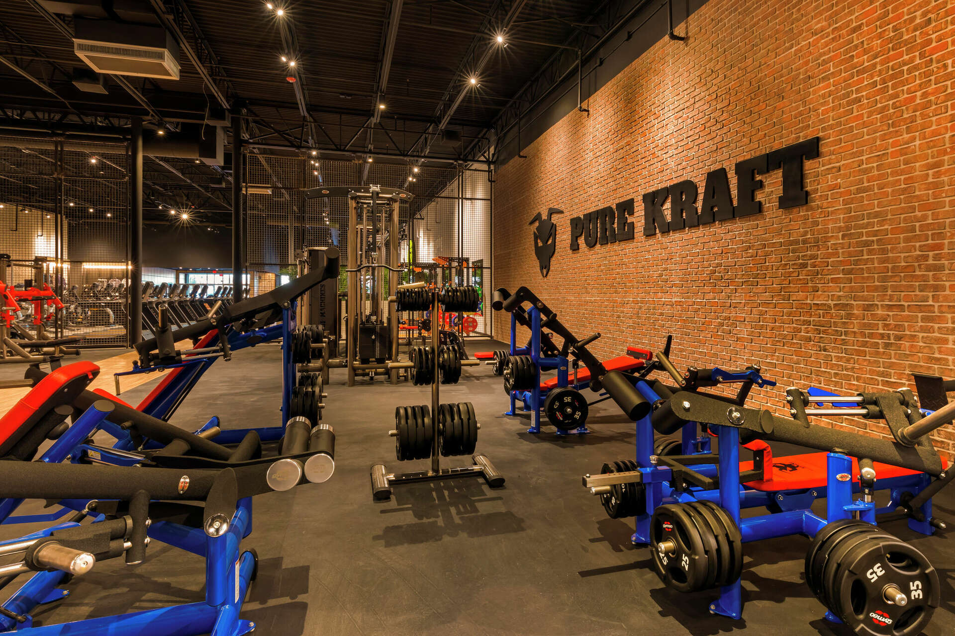 Gold’s Gym returns to Houston with new look drawing on iconic gym’s history