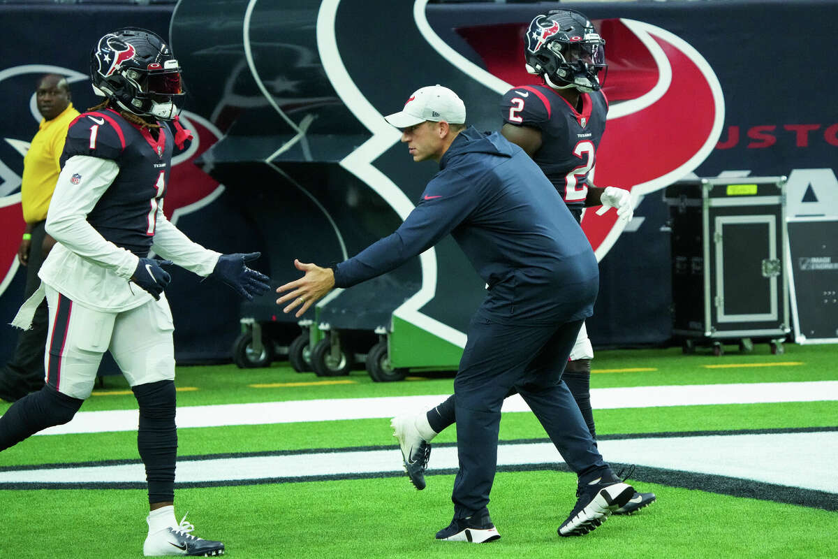 Houston Texans' Jerry Hughes, Kurt Hinish shine in preseason