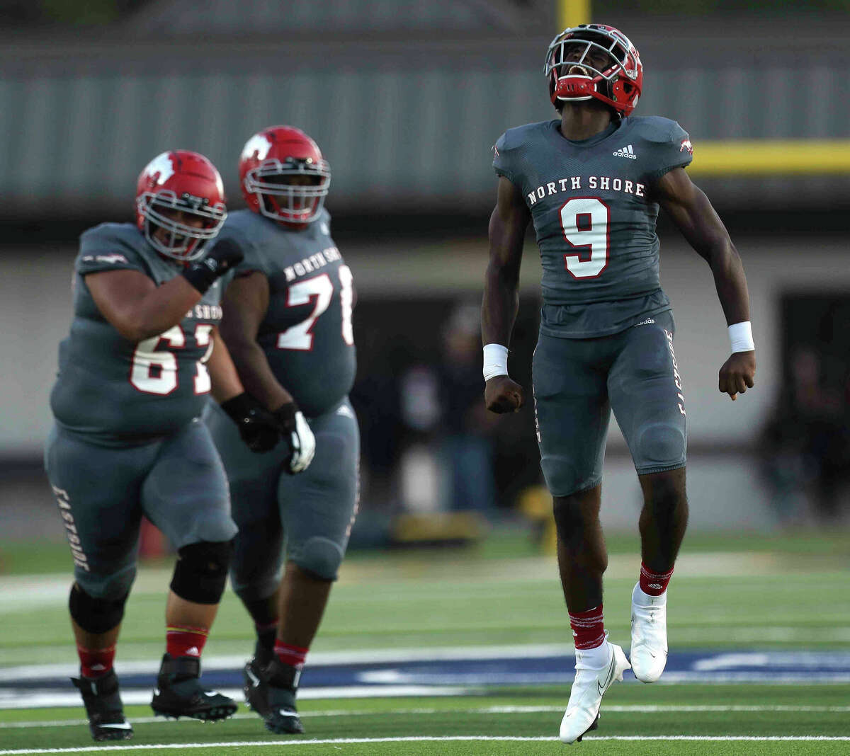 High school football: North Shore defense dominant in opener