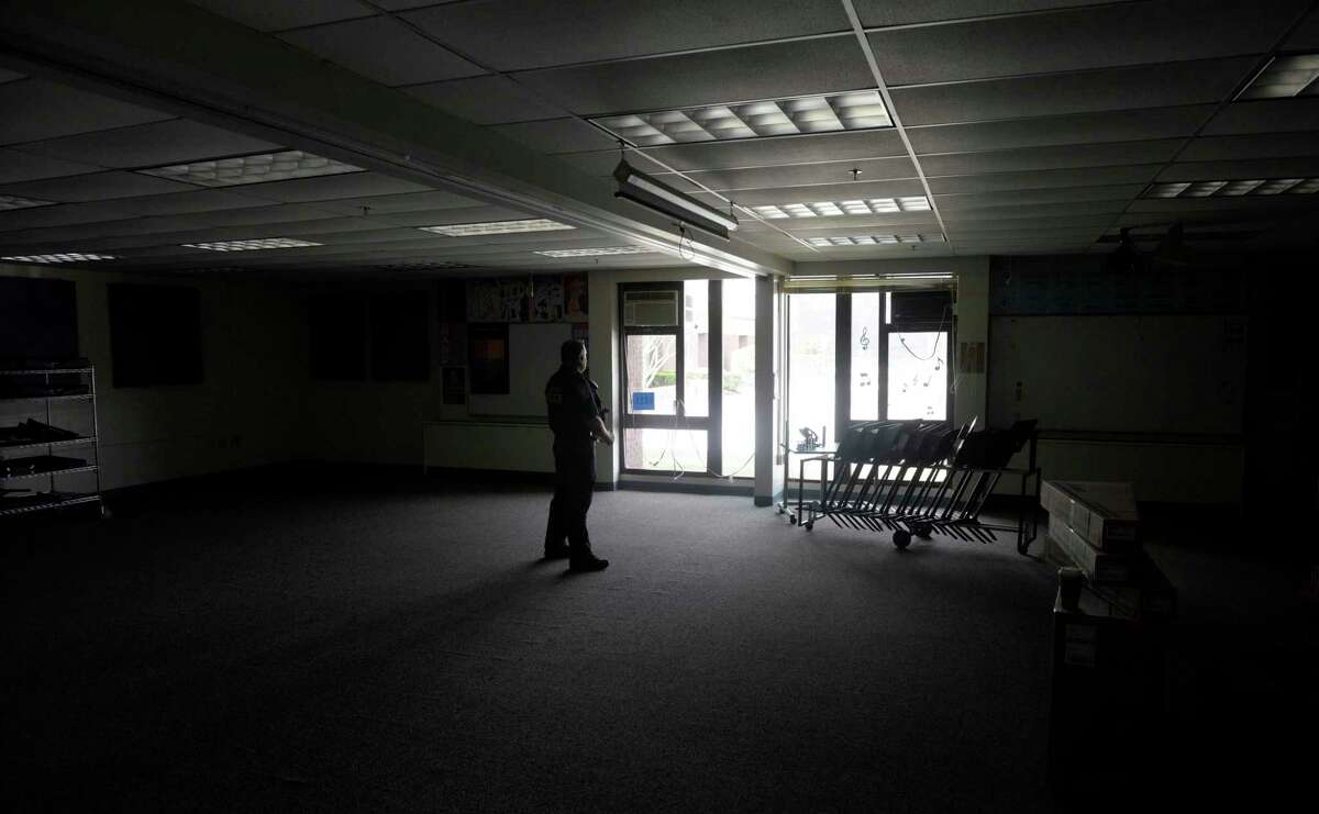 Brookfield school resource officer always thinks ‘what would I do if?’ How he helps keep kids safe