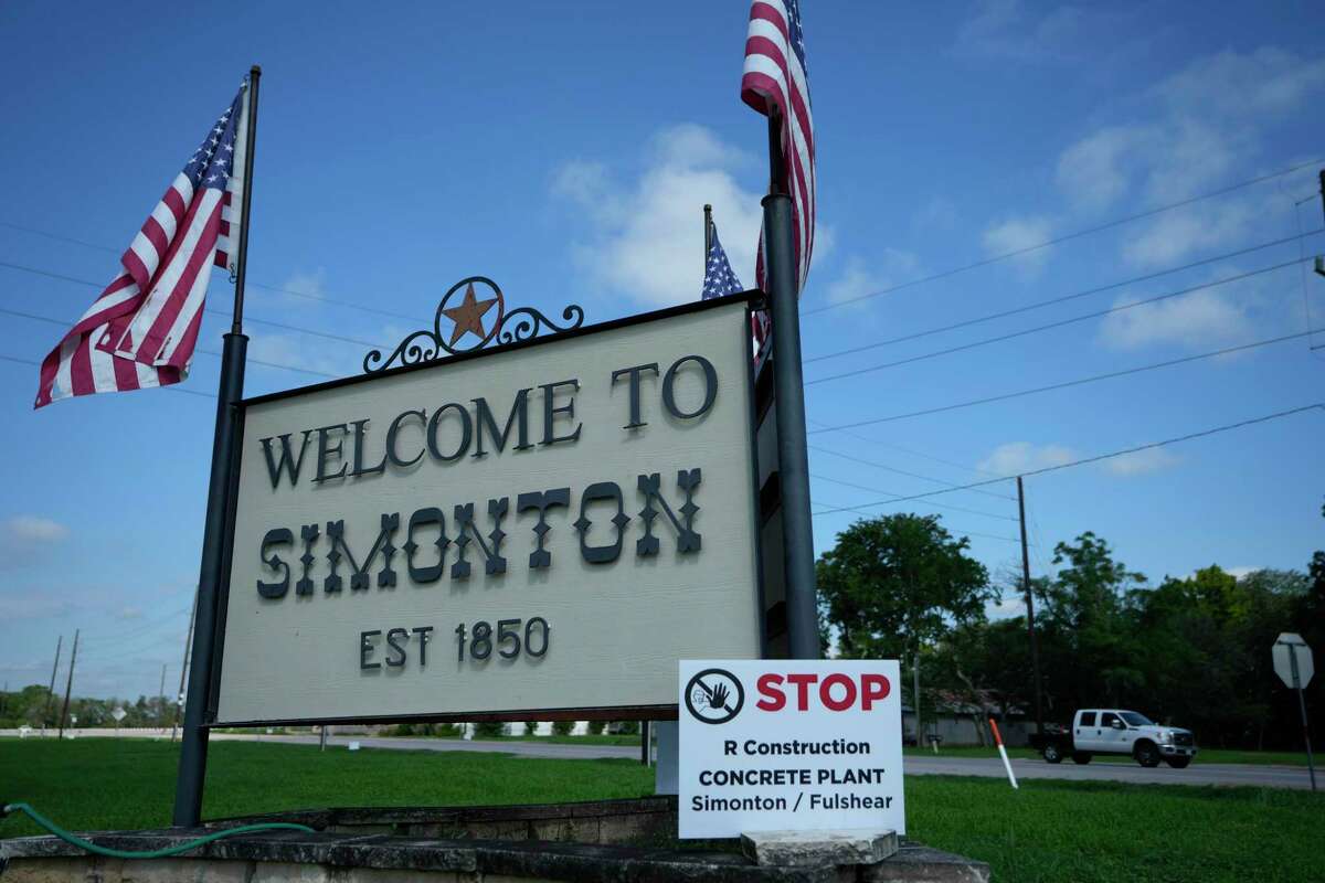 Simonton residents wanted to escape air pollution. A concrete batch ...