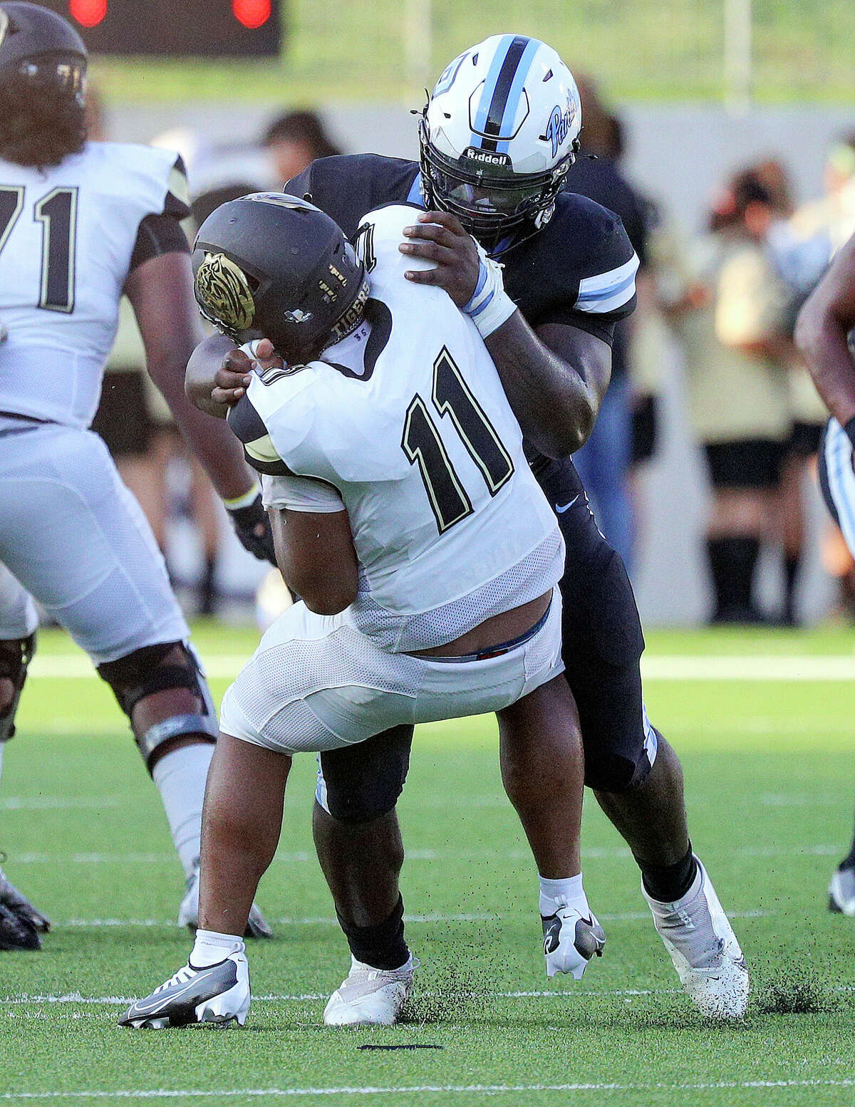 Paetow Panthers defeat Conroe Tigers to open Class 6A play