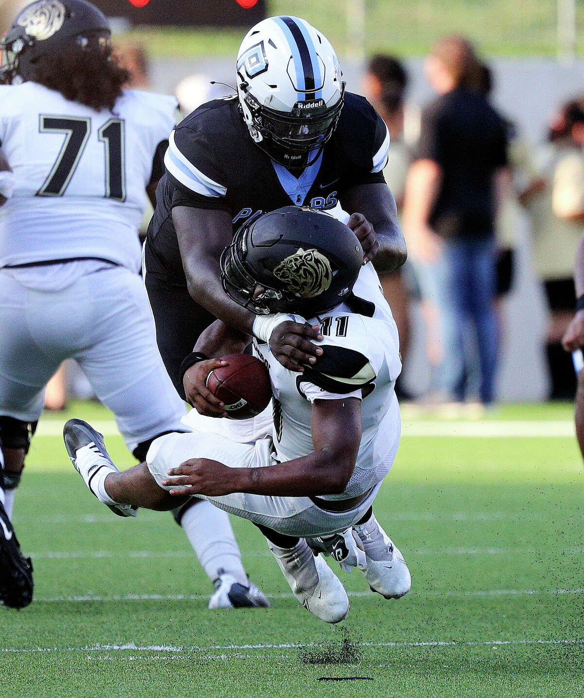 Paetow Panthers defeat Conroe Tigers to open Class 6A play