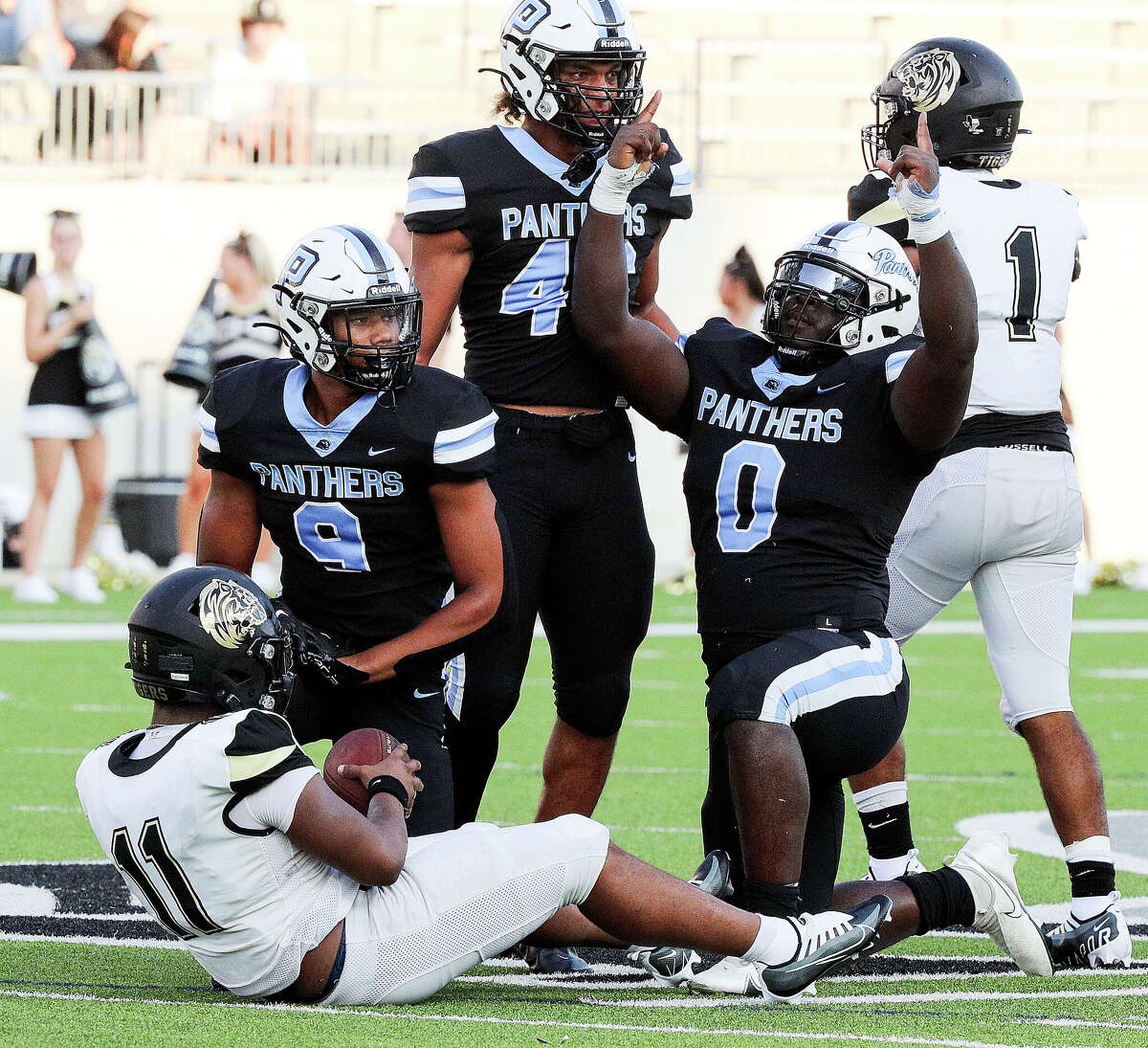 Paetow Panthers defeat Conroe Tigers to open Class 6A play