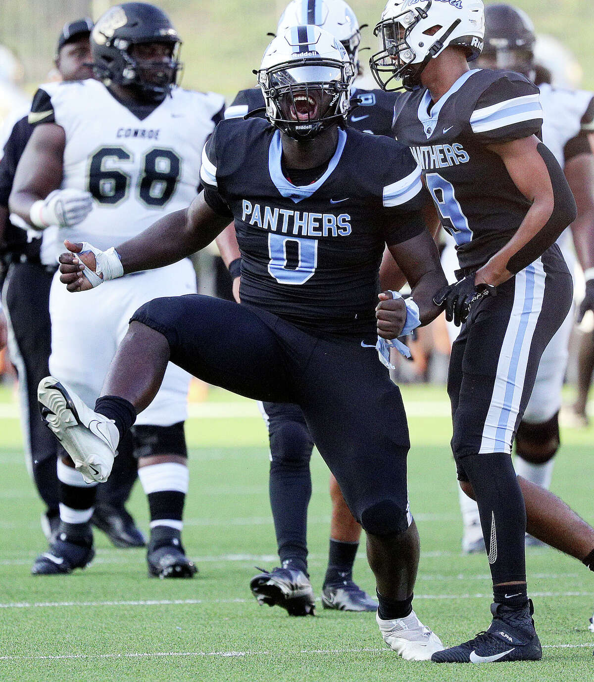 Paetow Panthers defeat Conroe Tigers to open Class 6A play