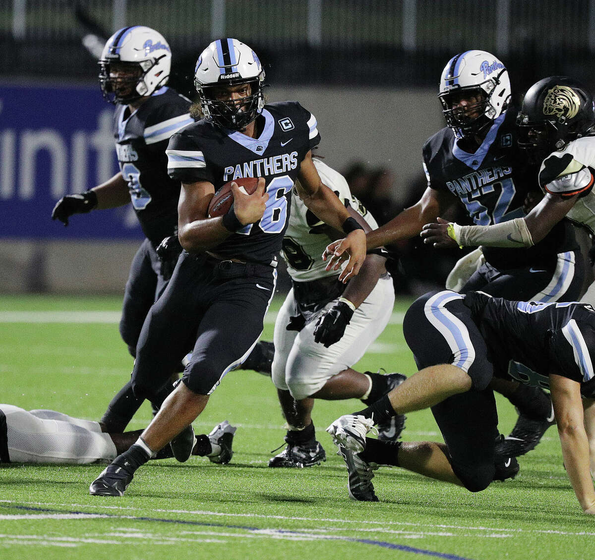 Paetow Panthers defeat Conroe Tigers to open Class 6A play