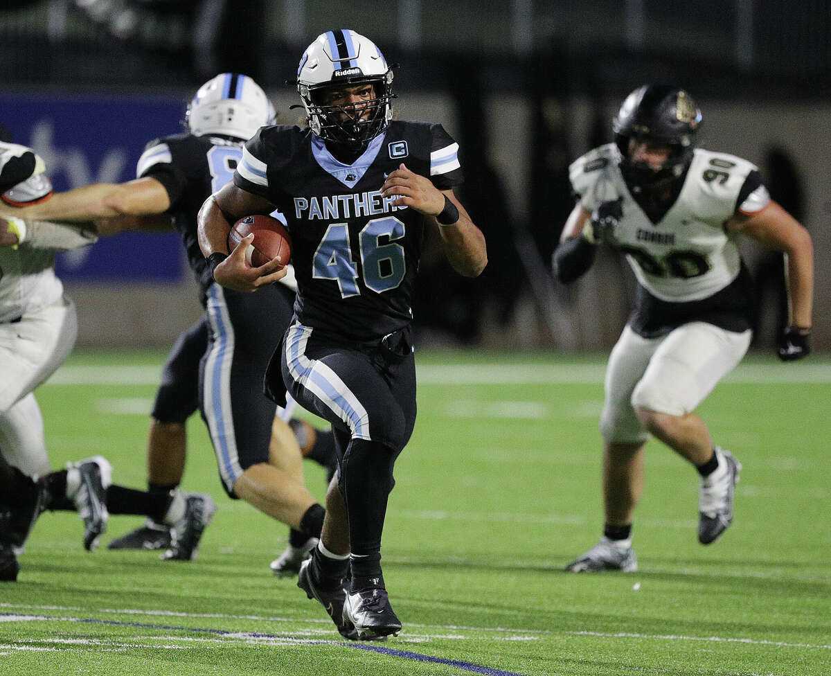 Paetow Panthers defeat Conroe Tigers to open Class 6A play