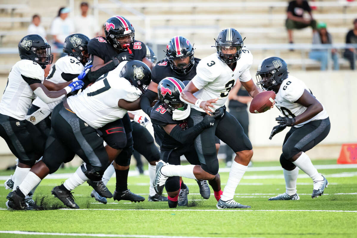 Westfield Mustangs routs Cypress Parks Tigers to open season