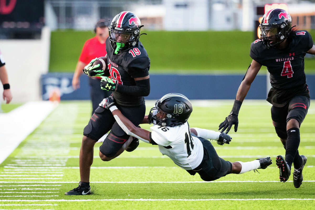 Westfield Mustangs routs Cypress Parks Tigers to open season