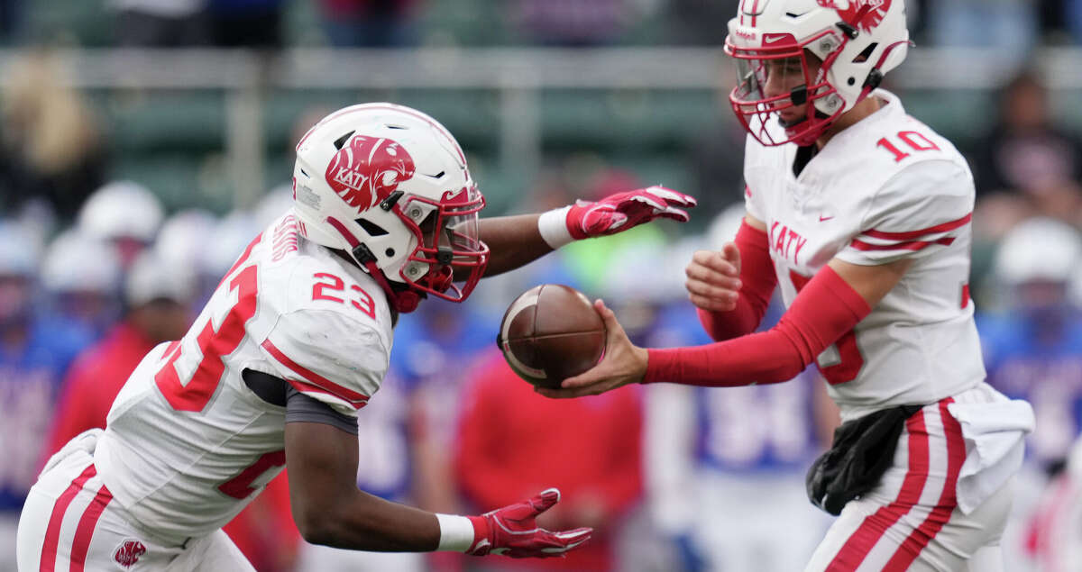 Katy Tigers, Seth Davis, run past Clear Springs Chargers