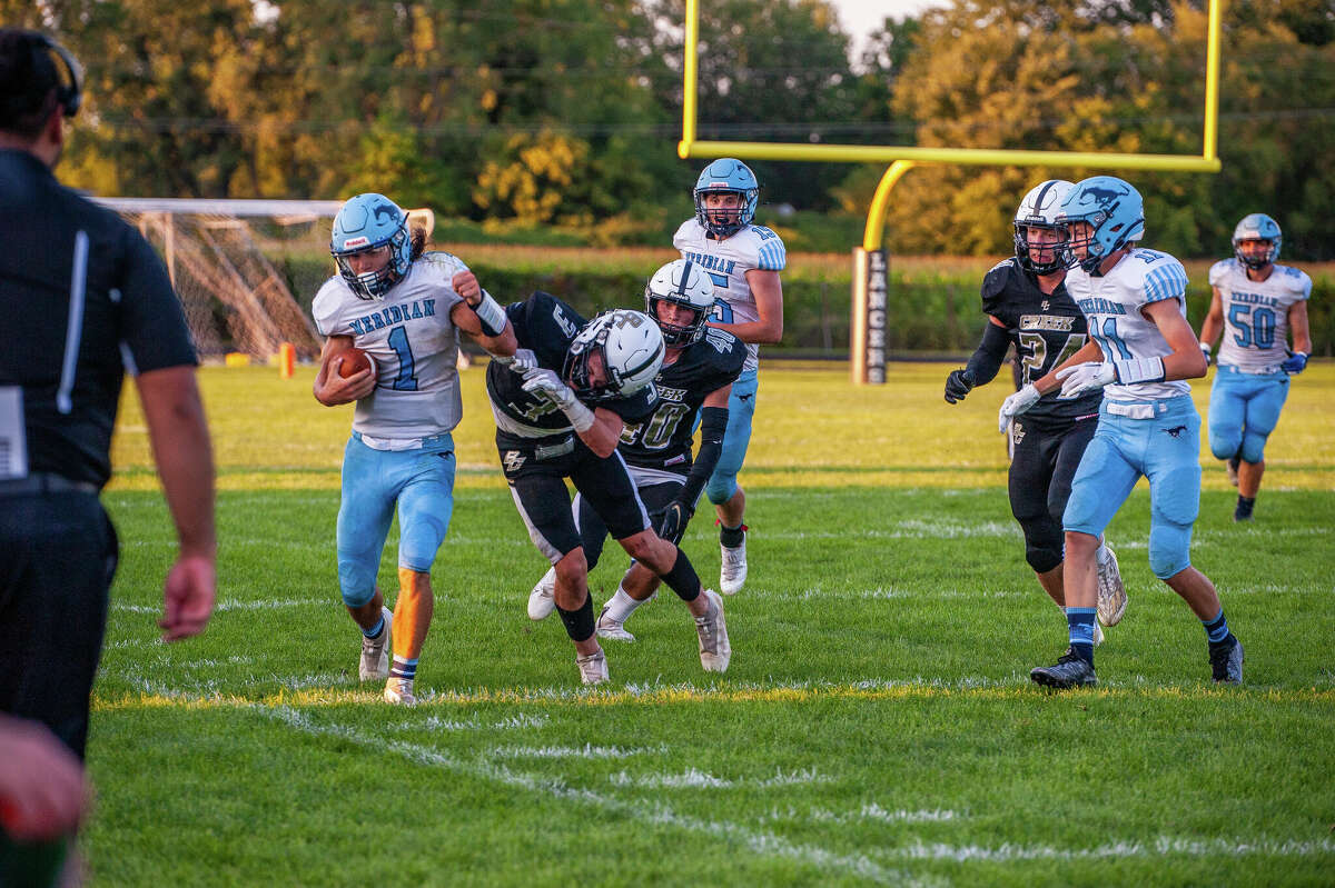 Digging deep: Lancers edge Mustangs with 4th-quarter drive