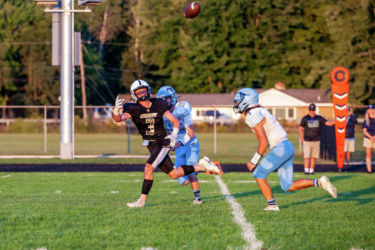 Digging deep: Lancers edge Mustangs with 4th-quarter drive