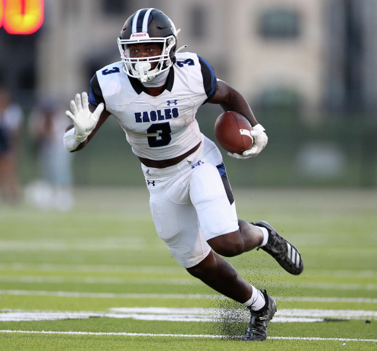 New Caney Eagles, Kedrick Reescano top Montgomery Bears