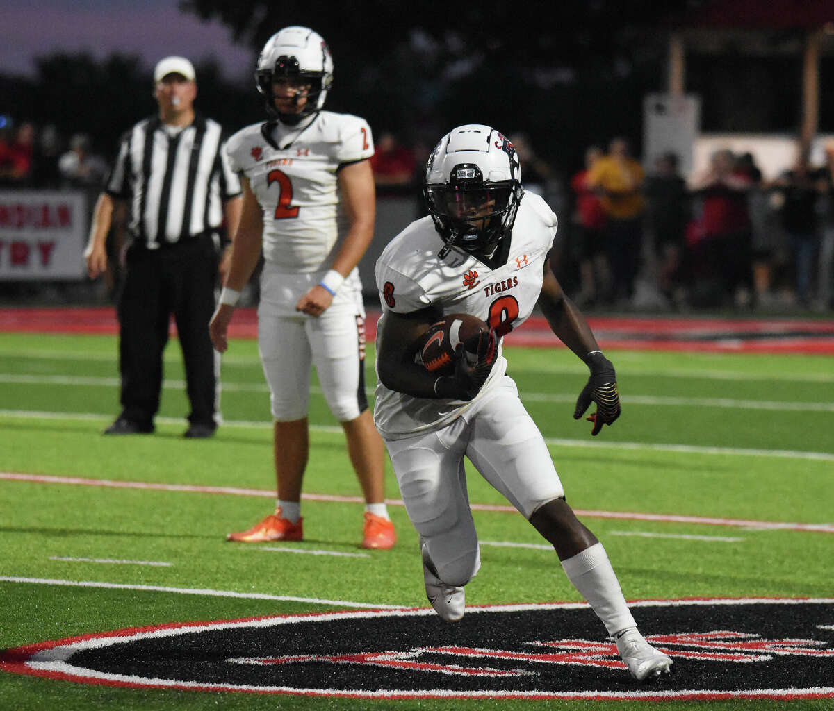 Edwardsville Tigers overcome 20-0 deficit to rally to beat Jackson in ...