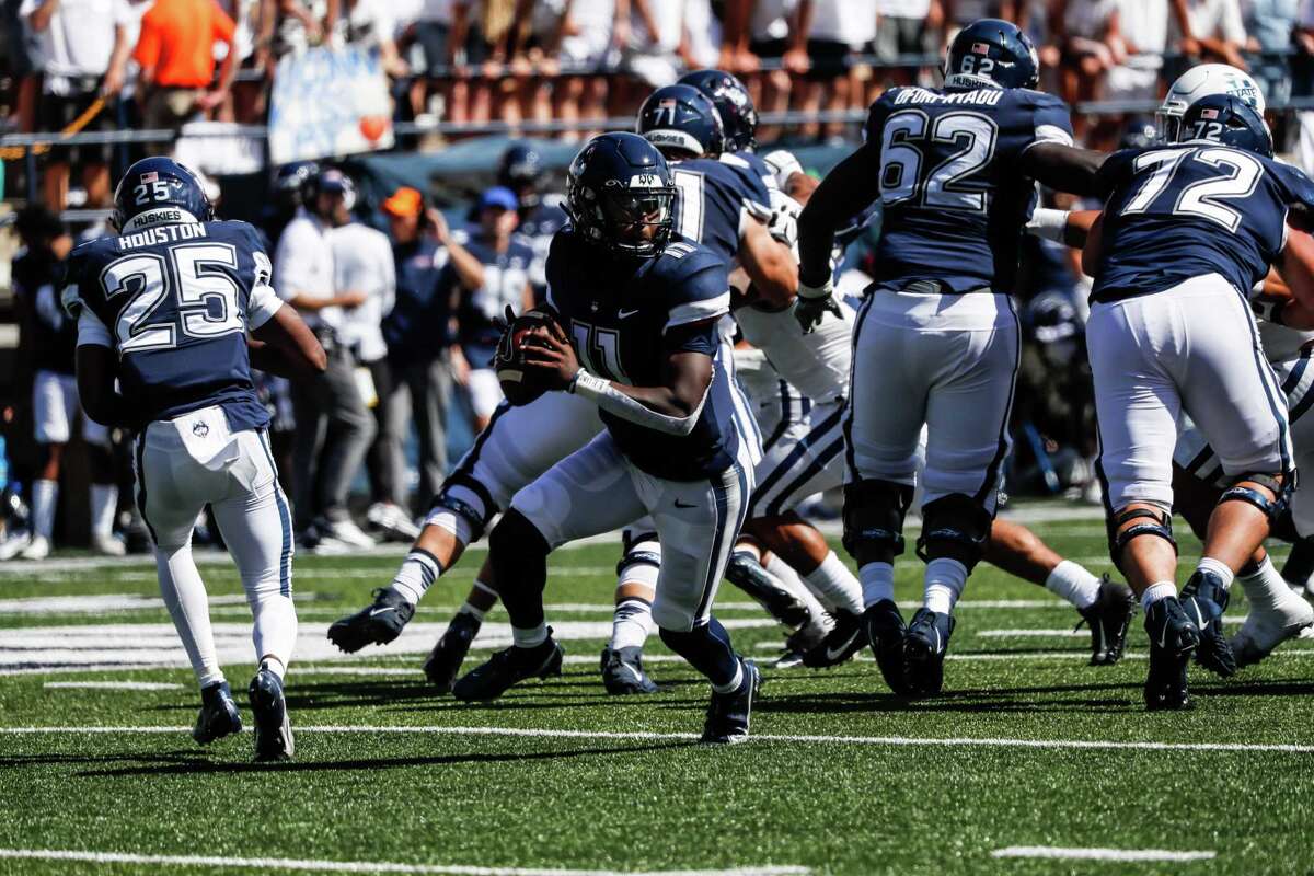 Why UConn freshman Zion Turner is unfazed as starting quarterback