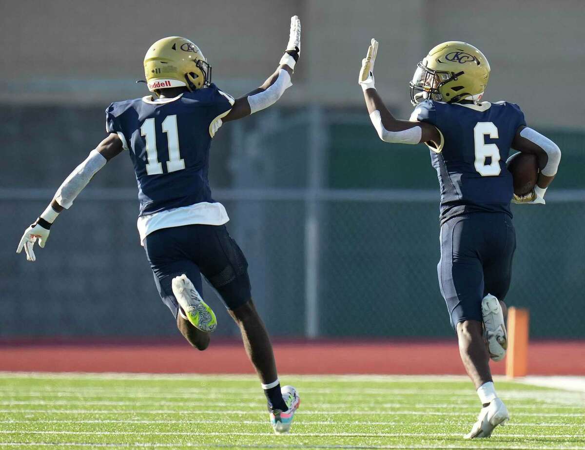 Klein Collins hammers Magnolia in opener