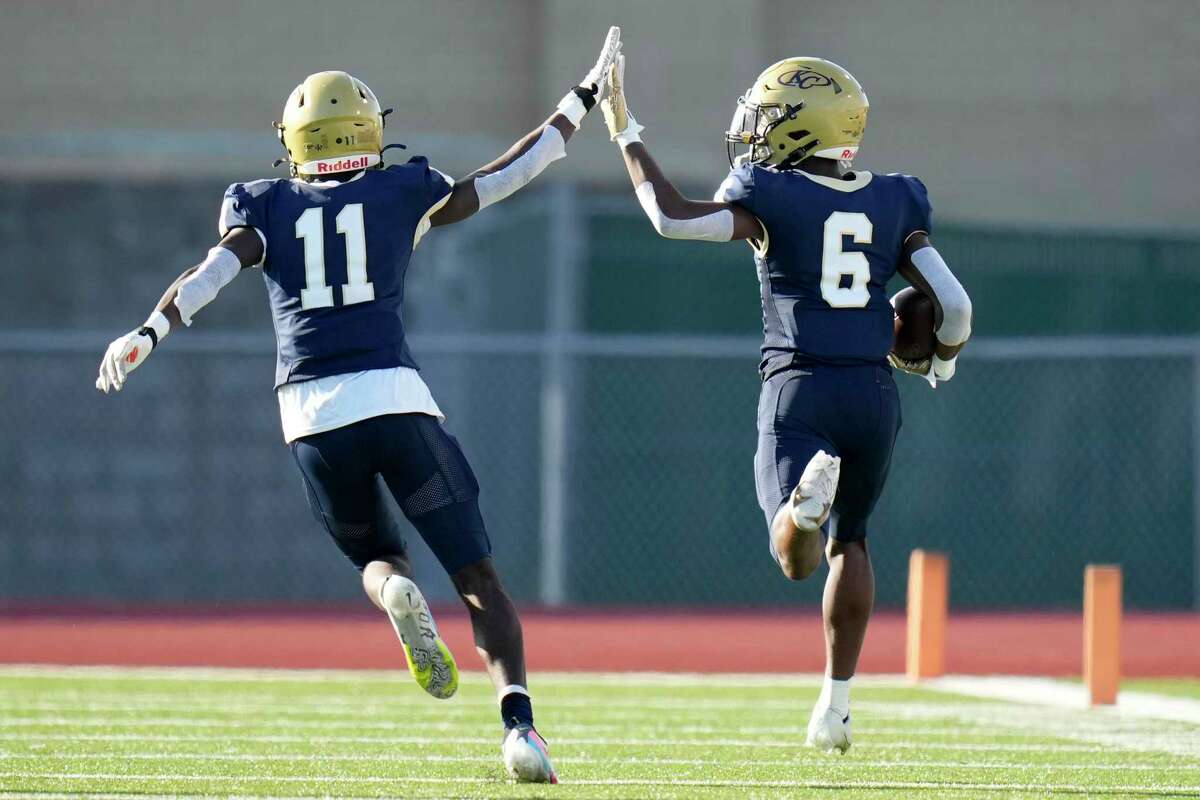 Klein Collins hammers Magnolia in opener